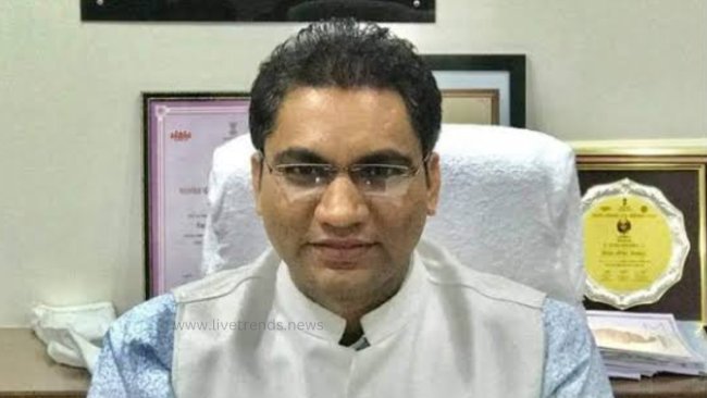 डॉ. राजेंद्र भारूड यांच्या विरोधात गुन्हा दाखल | Live Trends News ...